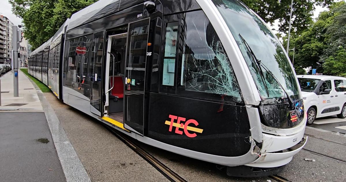 Accident entre un tram et un autocar | QU4TRE
